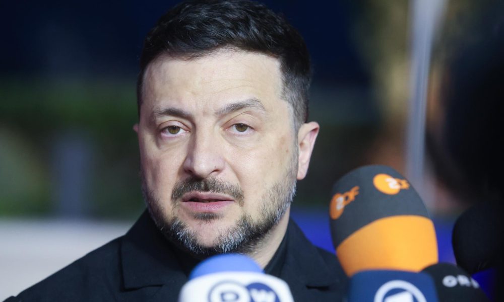 Zelenski visita el frente y denuncia que Rusia no reduce ataques pese a ...