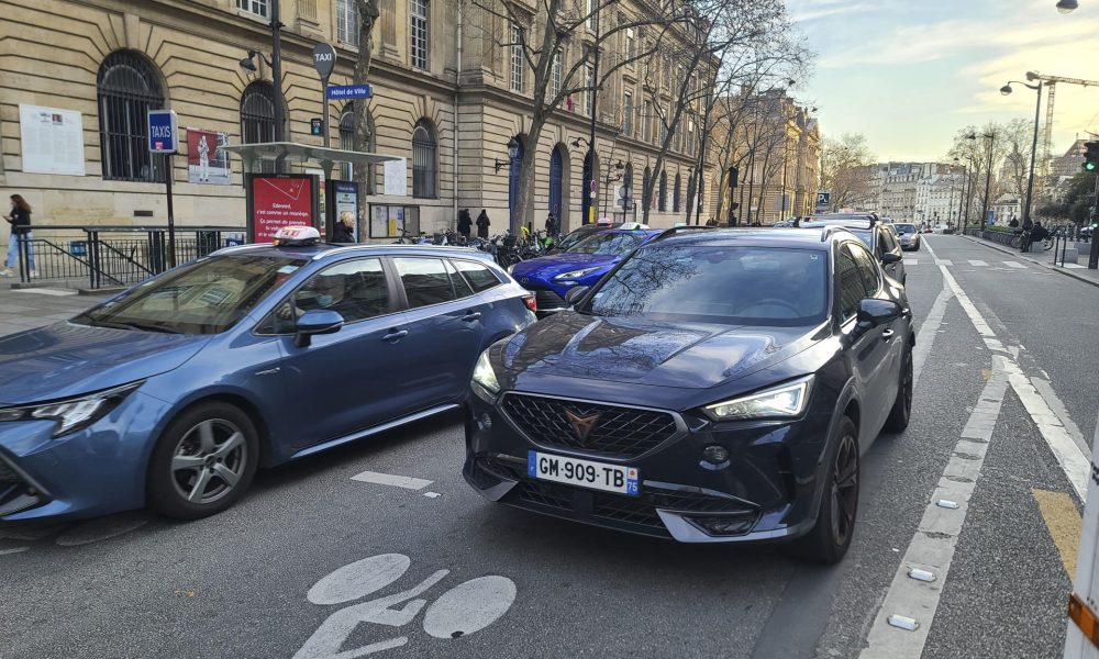 Los coches crecen 1,2 centímetros al año y dejan menos sitio para ...